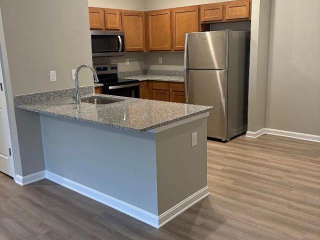 1 Br, 1 bath, Condo 38 Weeden St S