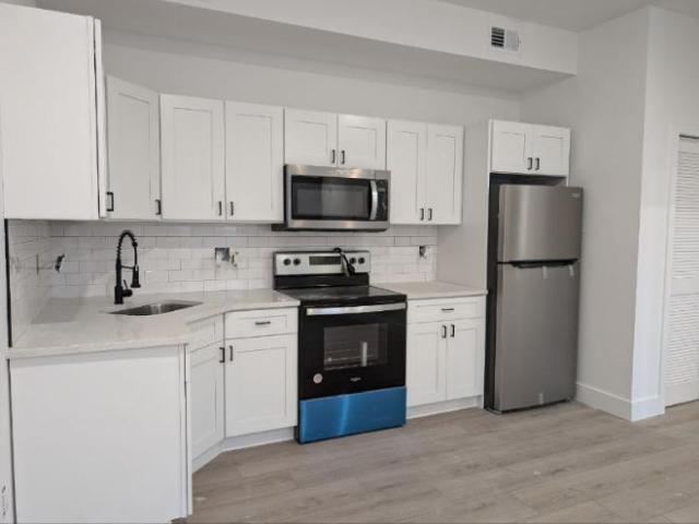 1 Br, 1 bath, Condo 3900 Aspen St