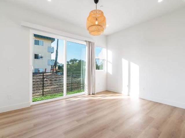 1 Br, 1 bath, Condo 3917 Inglewood Blvd