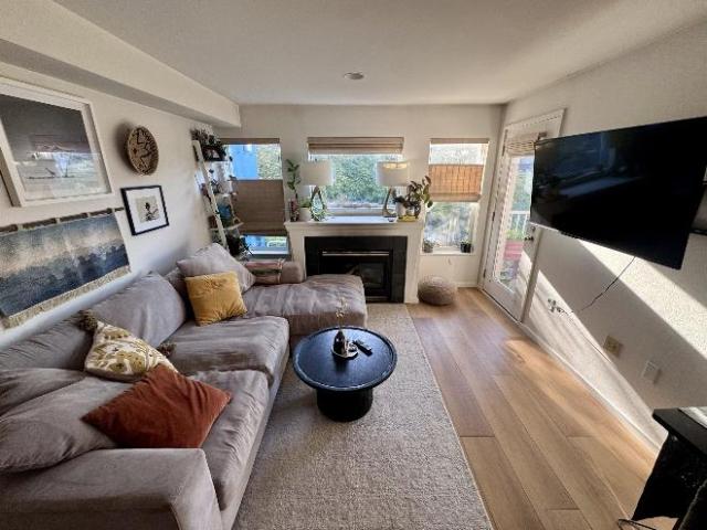 1 Br, 1 bath, Condo 3919 Latona Ave NE