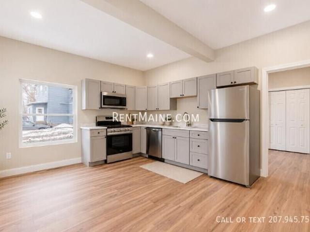 1 Br, 1 bath, Condo 392 S Main St Apt