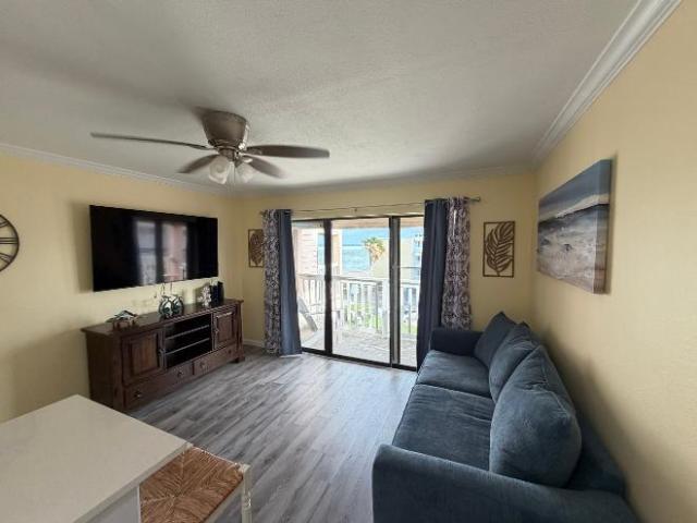 1 Br, 1 bath, Condo 3938 Surfside Blvd