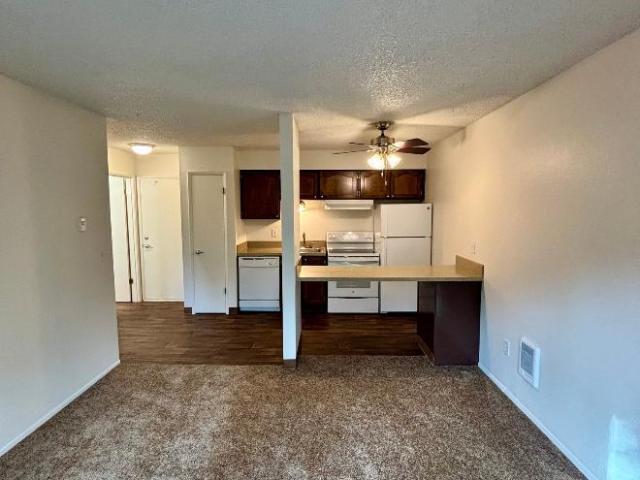 1 Br, 1 bath, Condo 3950 SW 102nd Ave