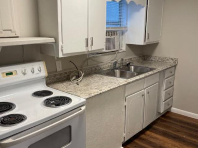 1 Br, 1 bath, Condo 3950 South Dixie Road