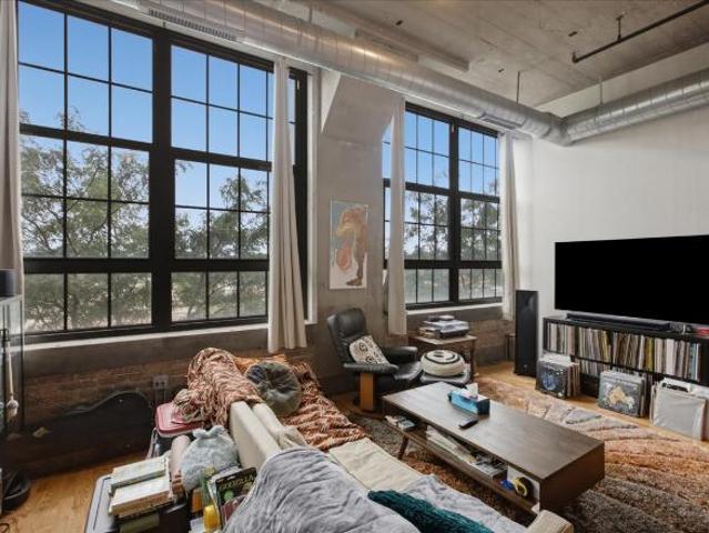 1 Br, 1 bath, Condo 3963 West Belmont