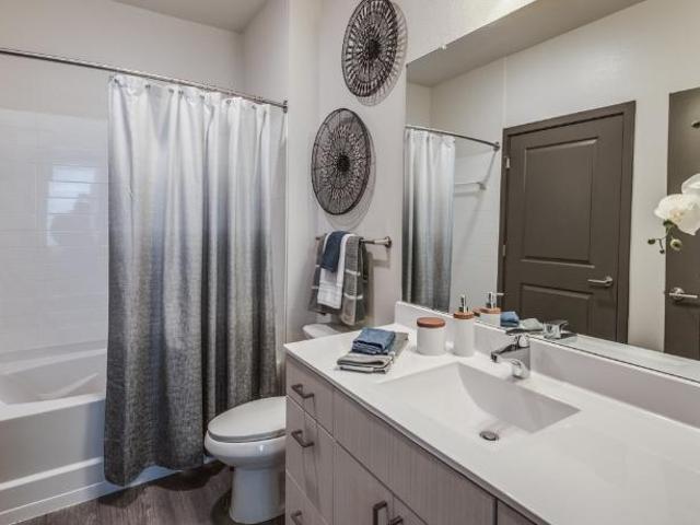 1 Br, 1 bath, Condo 3970 Vitruvian Way
