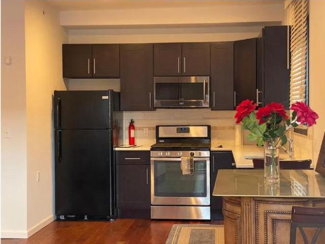 1 Br, 1 bath, Condo 39 Throop Avenue