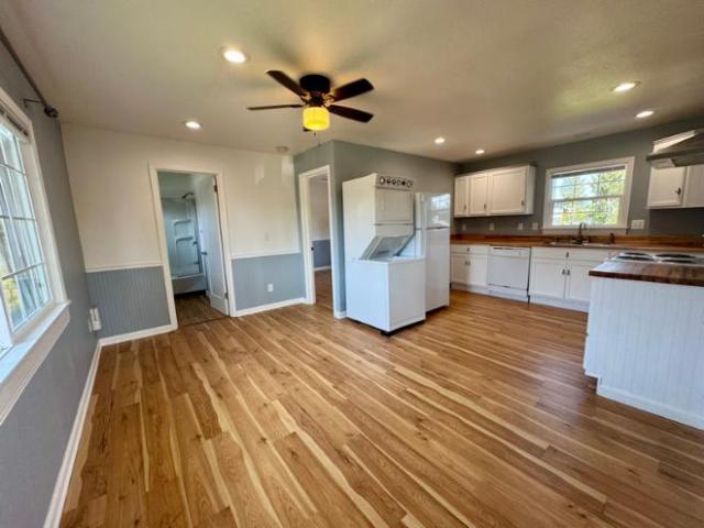 1 Br, 1 bath, Condo North Everett 3000 Block 16th Ave