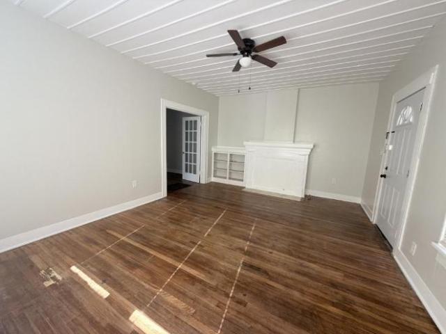1 Br, 1 bath, Divided 1721 Elizabeth Ave