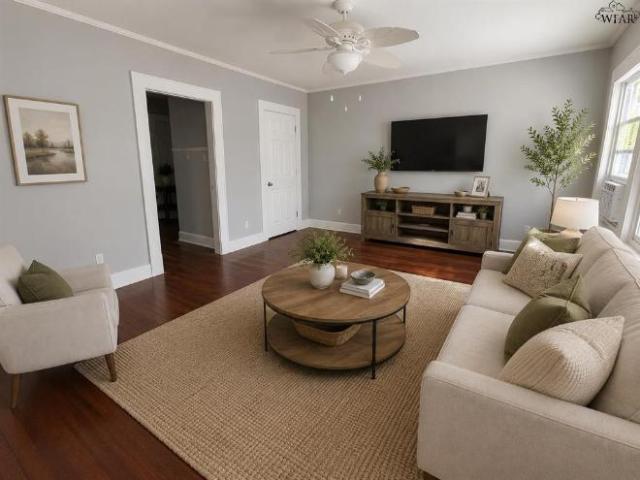 1 Br, 1 bath, Divided 1824 Collins Ave