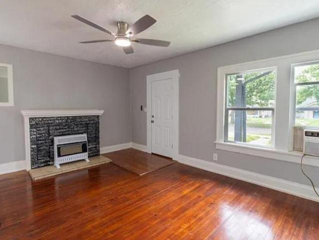 1 Br, 1 bath, Divided 1824 Collins Ave