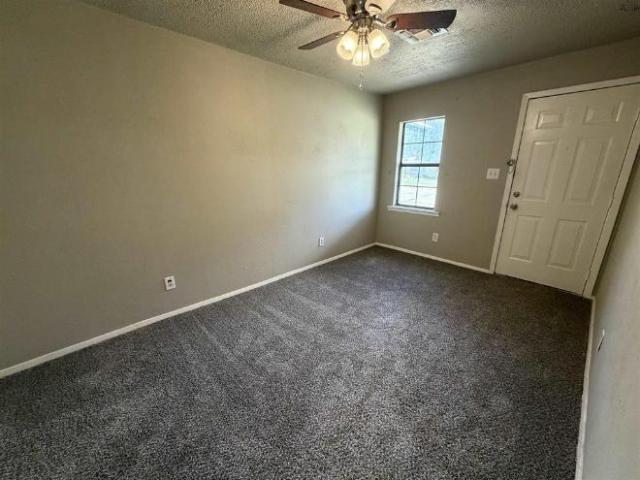 1 Br, 1 bath, Divided 2010 Taft St