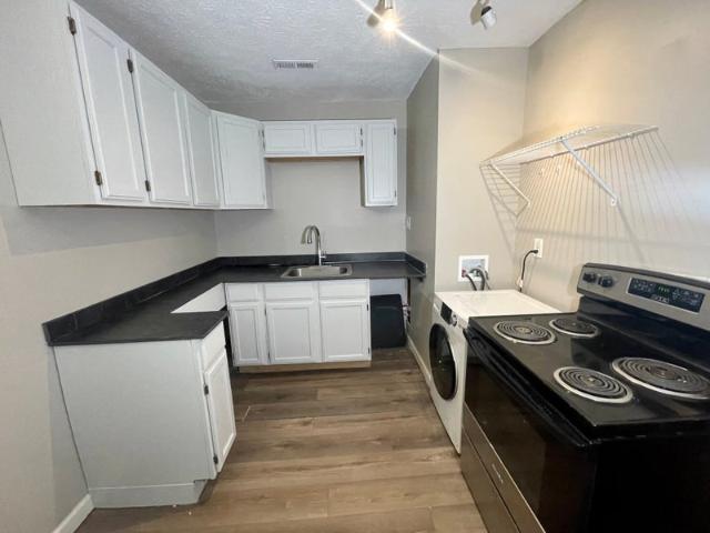 1 BR 1 bath in North Ridgeville Available Now