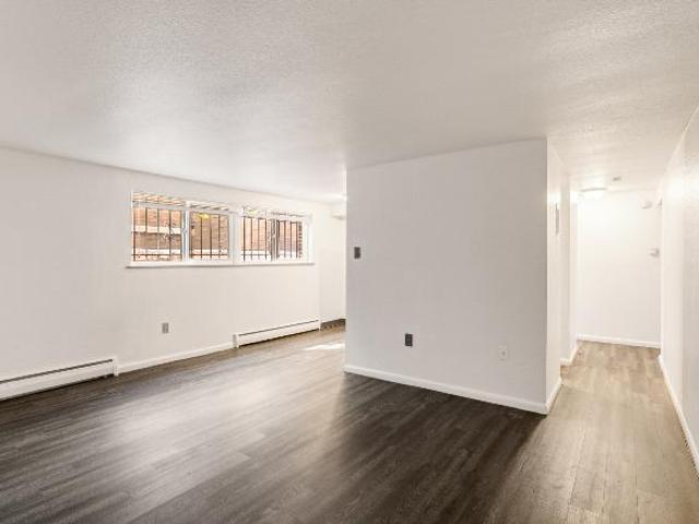 1 Br, 1 bath, Mid rise 1326 North Corona Street