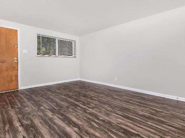 1 Br, 1 bath, Mid rise 201 Beaver Court