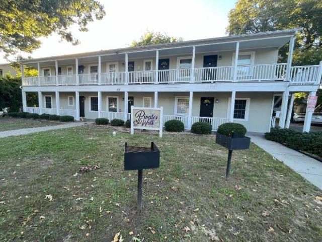 1 Br, 1 bath, Apartment 402 South Holly St