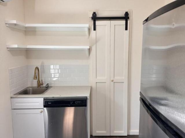 1 Br, 1 bath, Other 415 North Beauregard Street