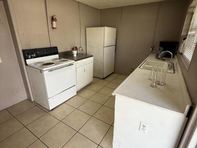 1 Br, 1 bath, Other 4235 Norwich Street Ext