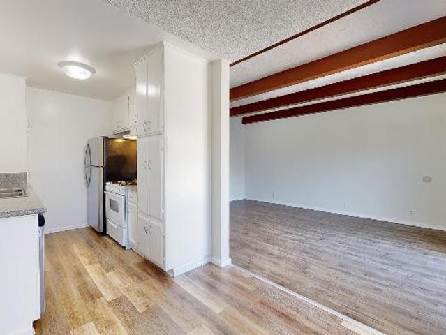 1 Br, 1 bath, Other 425 North Hobart Boulevard