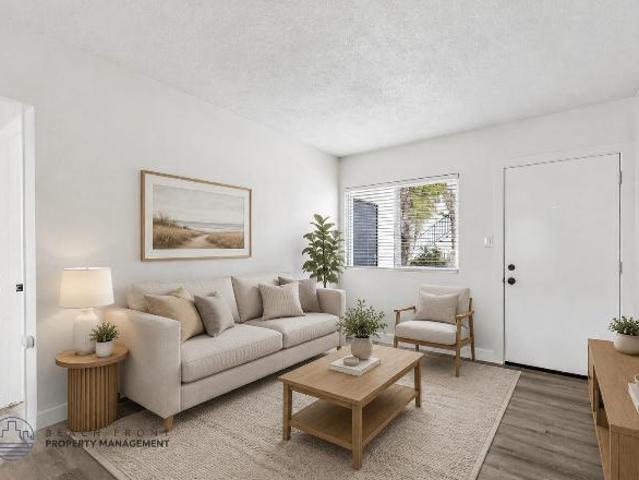 1 Br, 1 bath, Other 4431 W 118th St