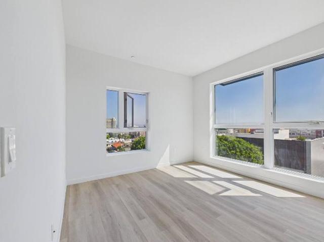 1 Br, 1 bath, Other 448 W 5th St