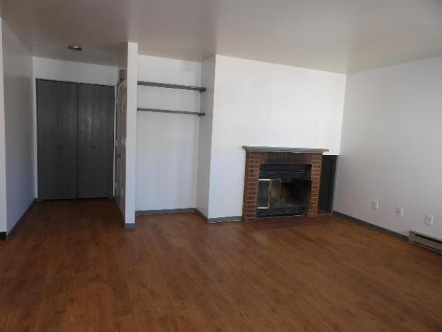 1 Br, 1 bath, Other 4501 Boardwalk Dr