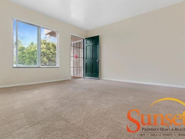 1 Br, 1 bath, Apartment 4519 Campus Ave