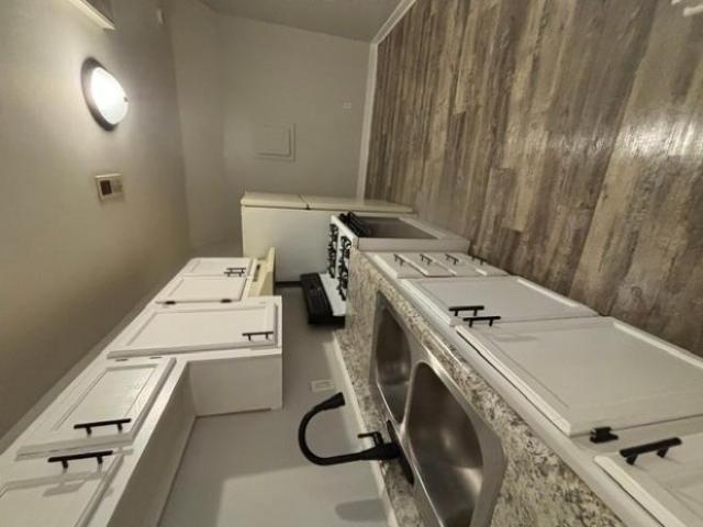 1 Br, 1 bath, Other 456 460 Locust Street