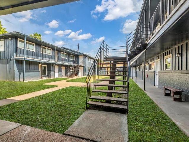 1 Br, 1 bath, Apartment 4706 Yellowstone Boulevard