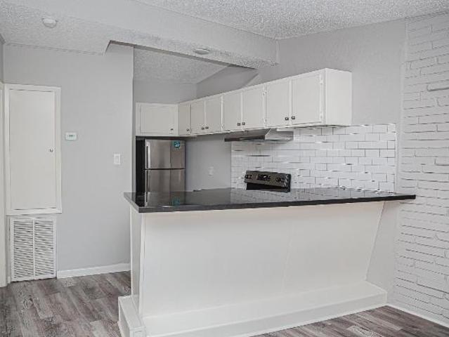 1 Br, 1 bath, Apartment 4748 Merwin Street