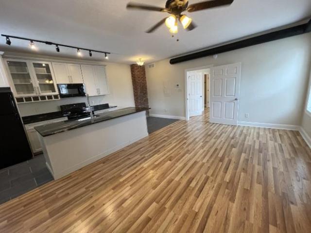 1 Br, 1 bath, Apartment 4924 Centre Ave