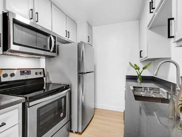 1 Br, 1 bath, Apartment 520 Kelton Ave