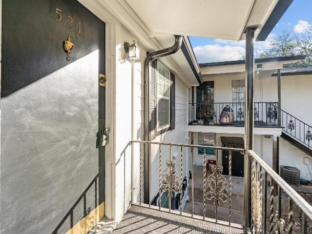 1 Br, 1 bath, Other 521 W Houston Street