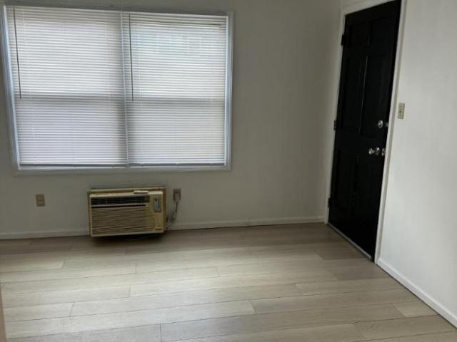 1 Br, 1 bath, Other 5271 Eastwick Dr