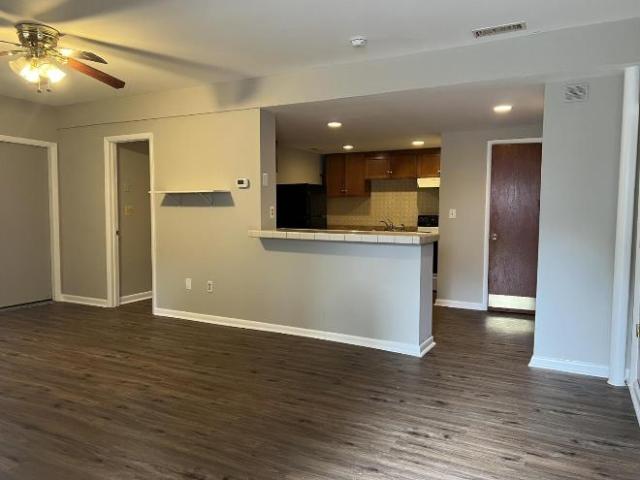 1 Br, 1 bath, Apartment 5300 East Dr