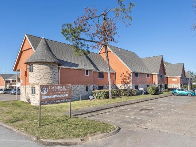 1 Br, 1 bath, Other 5501 West Washington Boulevard