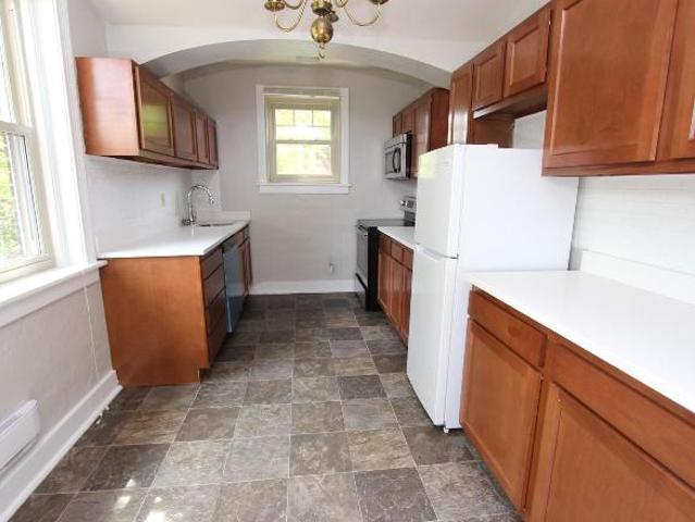 1 Br, 1 bath, Apartment 5610 Hobart Street