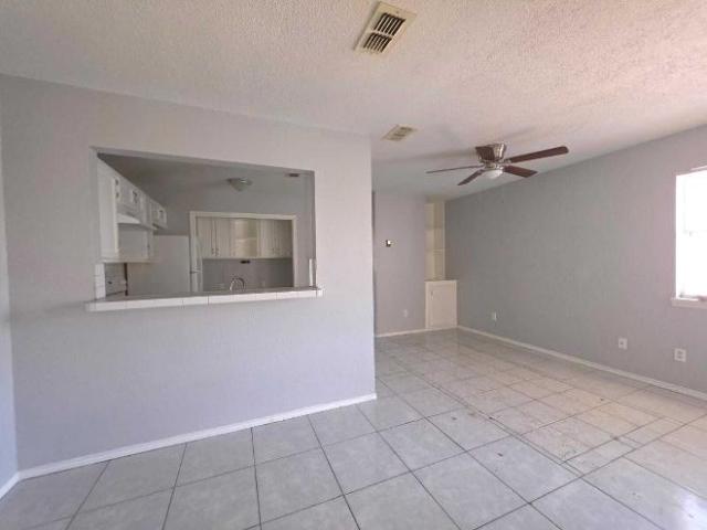 1 Br, 1 bath, Apartment 6300 North 11th Street