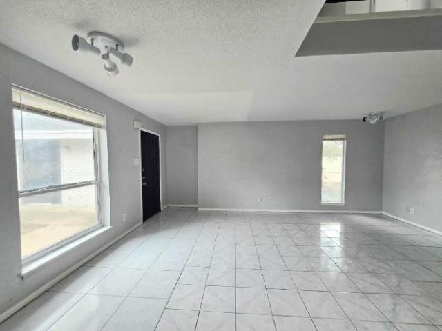 1 Br, 1 bath, Apartment 6300 North 11th Street