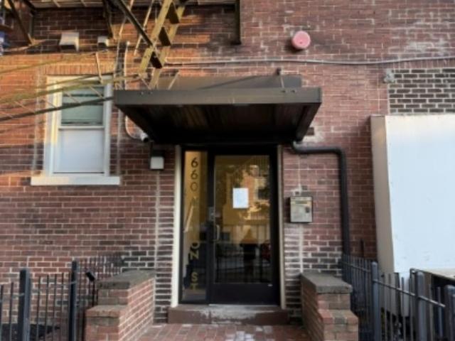 1 Br, 1 bath, Apartment 660 Kenyon Street Northwest