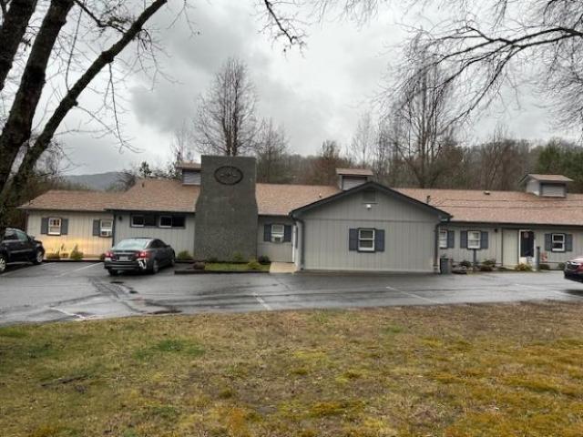 1 Br, 1 bath, Other 661 N Country Club Dr