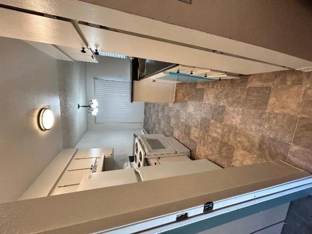 1 Br, 1 bath, Other 700 Crater Lake Ave