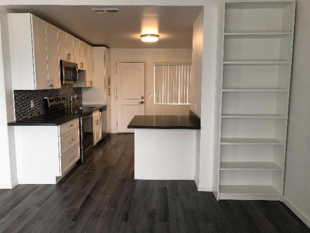 1 Br, 1 bath, Apartment 7102 E Oak Street