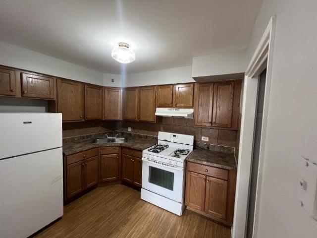 1 Br, 1 bath, Other 7822 7824 S South Shore Drive