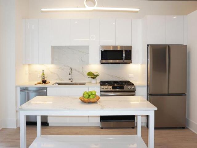 1 Br, 1 bath, Other 812 W Adams St