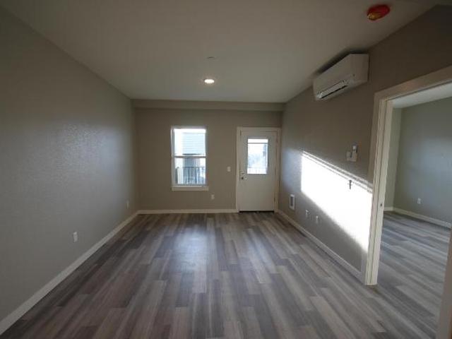 1 Br, 1 bath, Other 830 Crestmont Way
