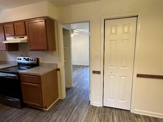 1 Br, 1 bath, Other 8 E Blackford Ave
