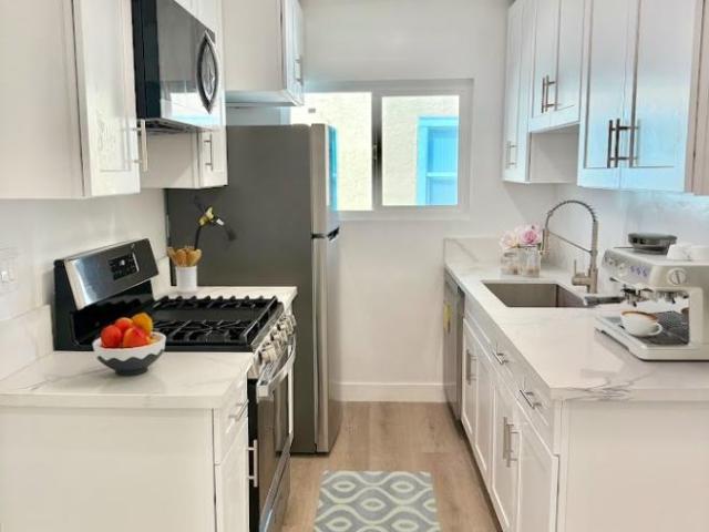 1 Br, 1 bath, Apartment 934 South Saint Andrews Place