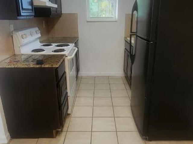 1 Br, 1 bath, Apartment 042 5814 Ne 4th Court
