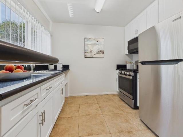1 Br, 1 bath, Other 13060 Burbank Blvd